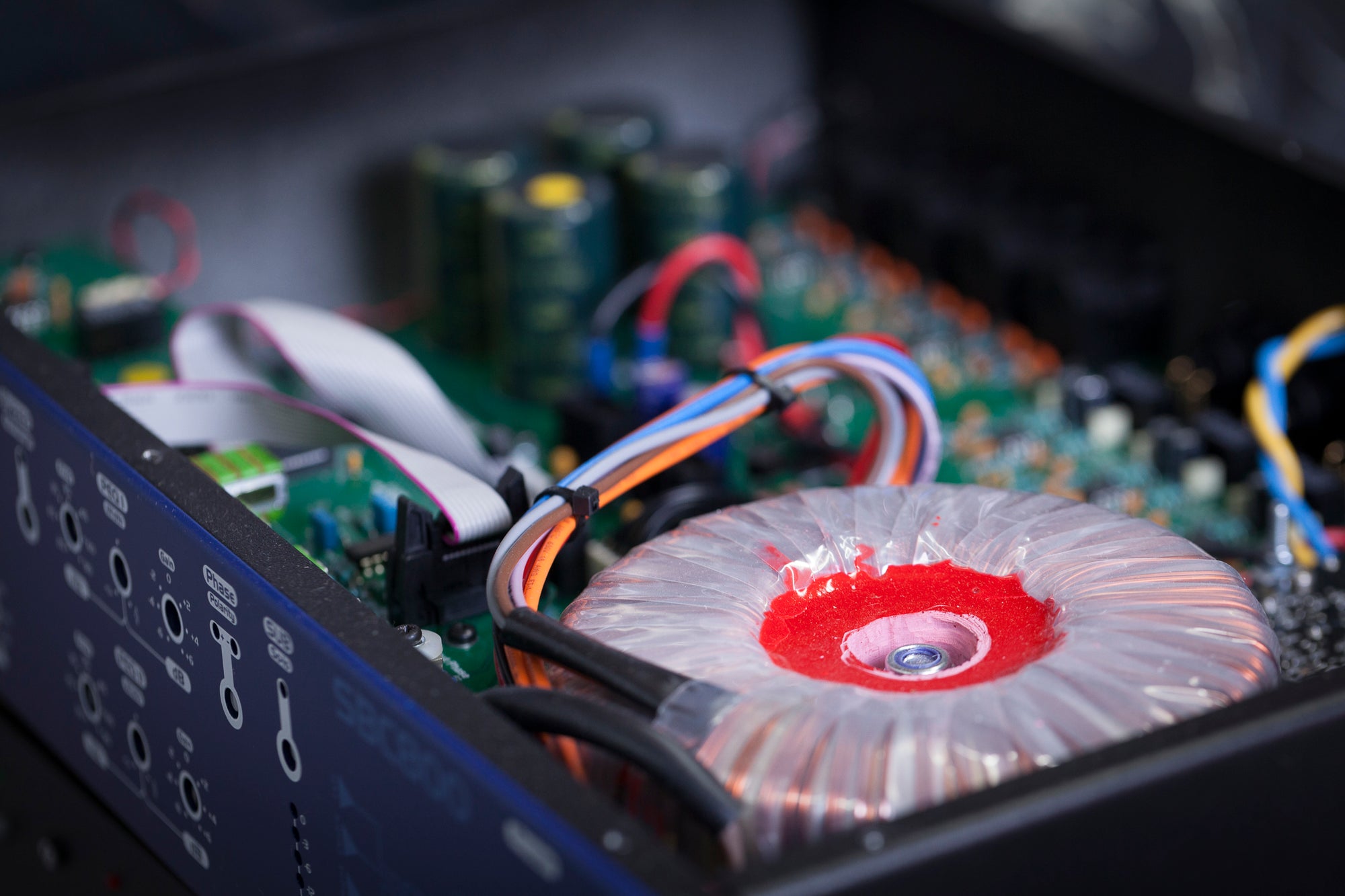 Quested SBC800 - 800W Sub-Bass Amplifier Controller - Professional ...